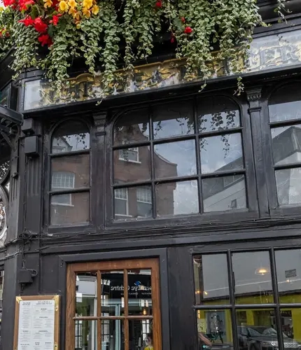 Chelsea Potter Pub in Chelsea