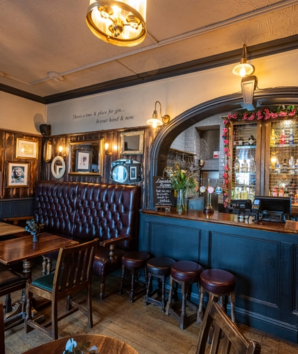 Table pub store