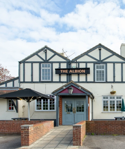 The Albion Pub Restaurant in Rainham