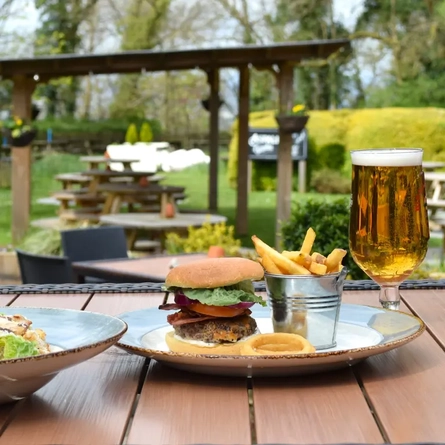 The Kings Head Hotel Pub Restaurant in Wimborne