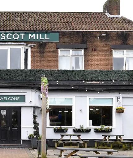The Copcut Elm Pub Restaurant in Copcut, Droitwich
